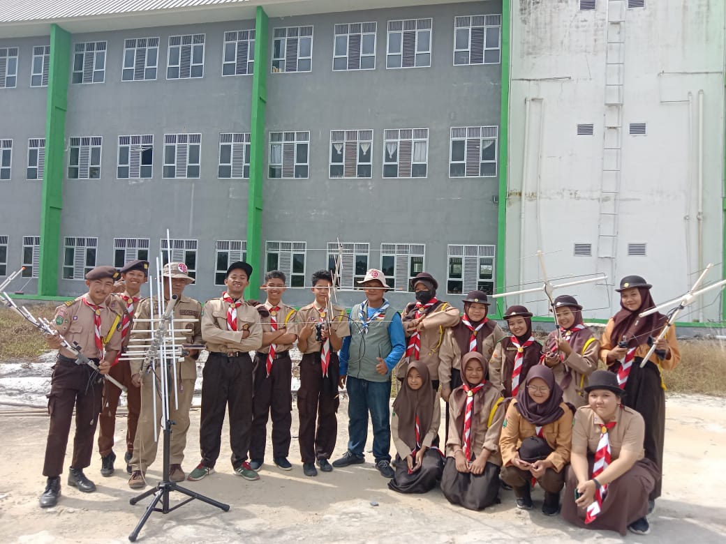 Pramuka Sambas Berpartisipasi Menerima Gambar SSTV 8F166LBP Baden ...