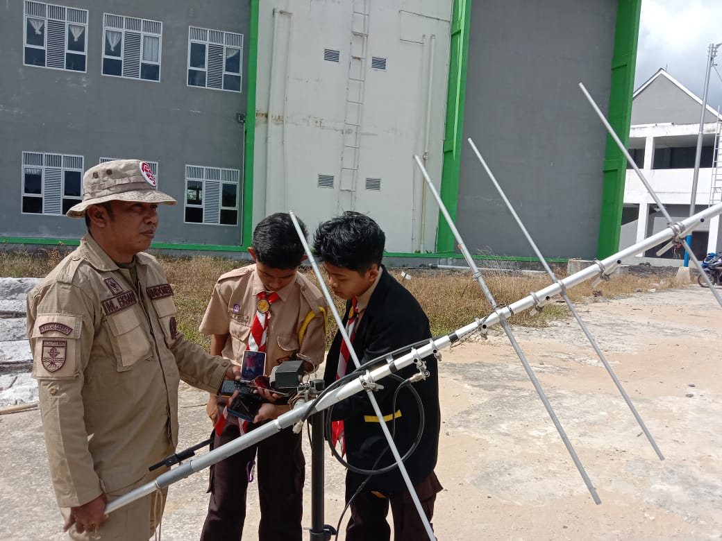 Pramuka Sambas Berpartisipasi Menerima Gambar SSTV 8F166LBP Baden ...